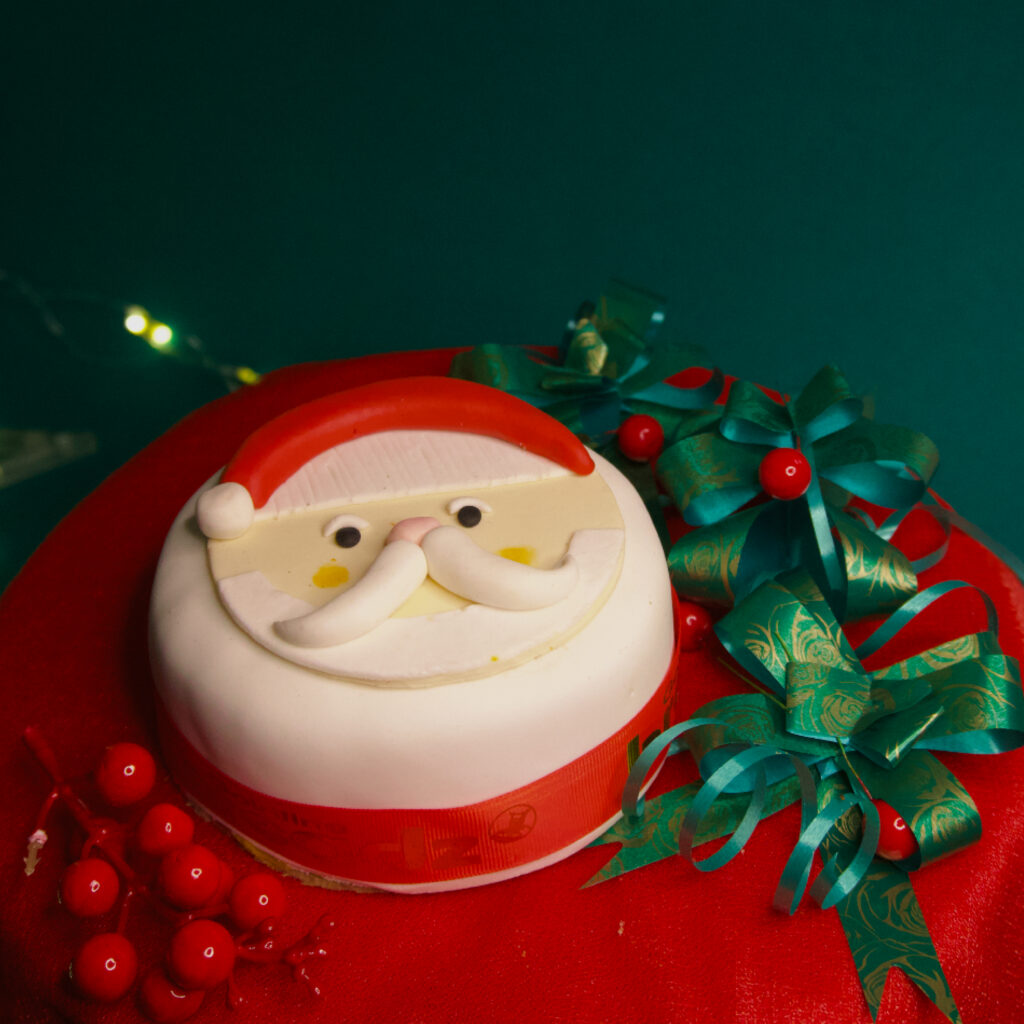 Iced Rich Plum Cake - Goldline Breadz